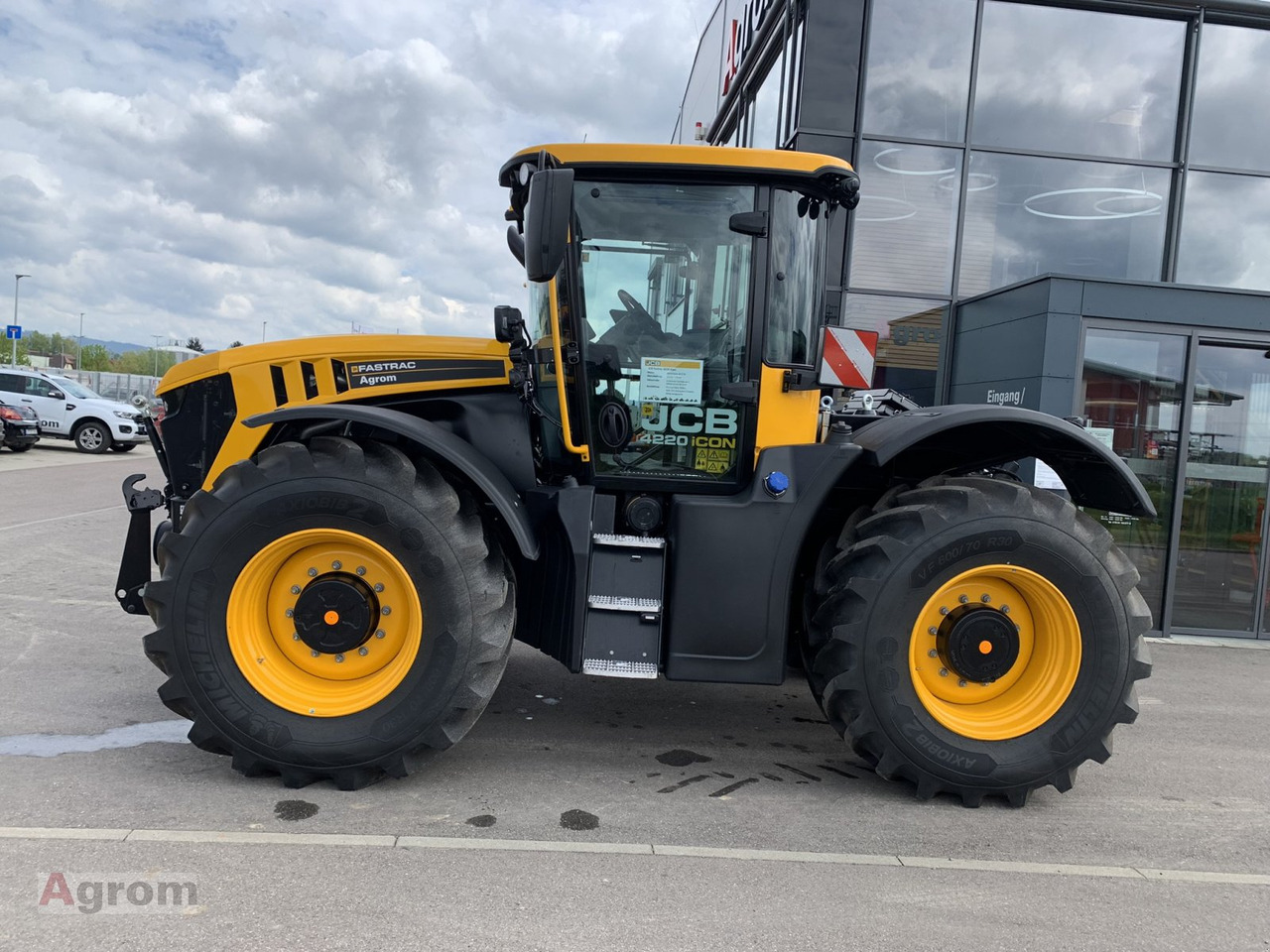 JCB Fastrac 4220 iCON Traktor neu kaufen - Truck1 Deutschland